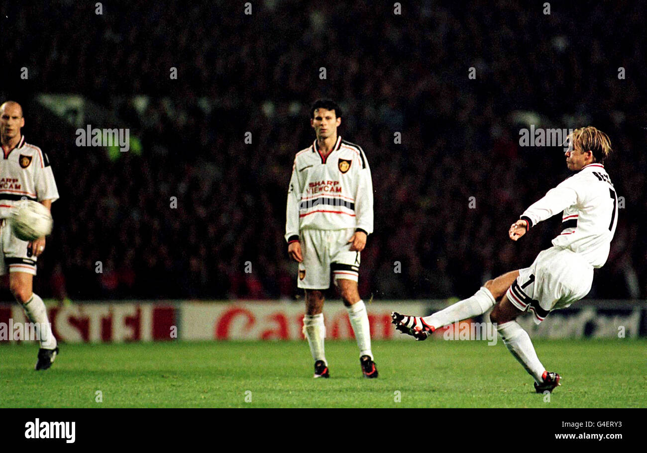 Ryan Giggs (centre) watches as Manchester United teammate David Beckham ...