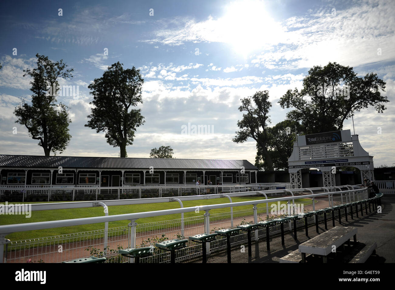 Uttoxeter racecourse hi-res stock photography and images - Alamy