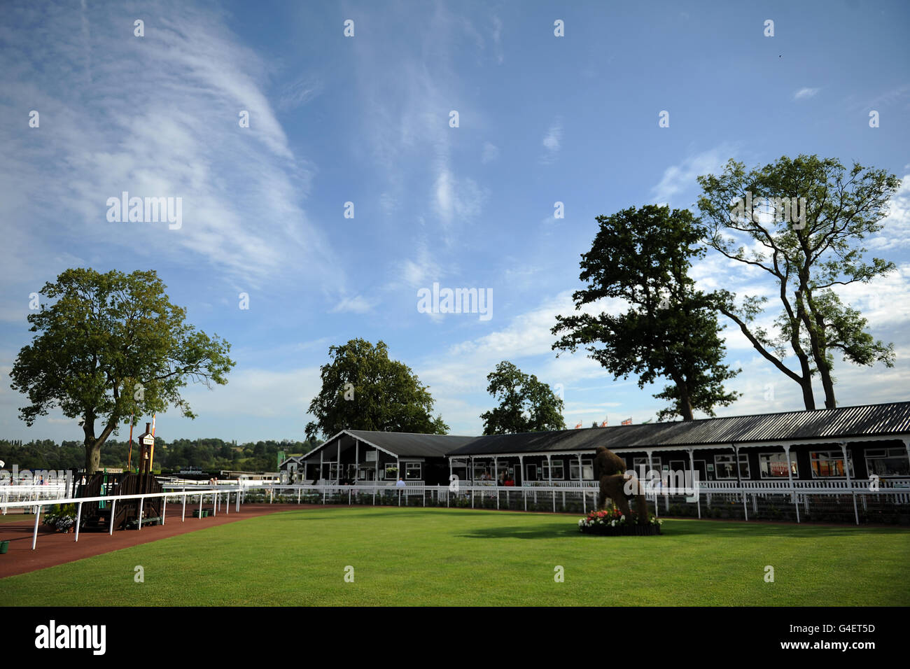 Parade ring uttoxeter racecourse hi-res stock photography and images ...