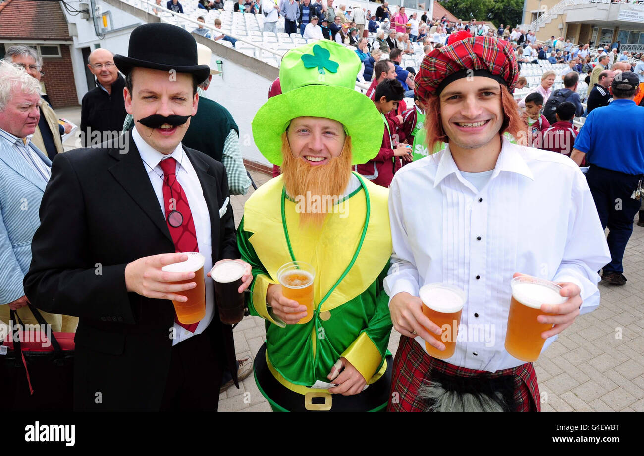 England cricket fancy dress hi-res stock photography and images - Alamy