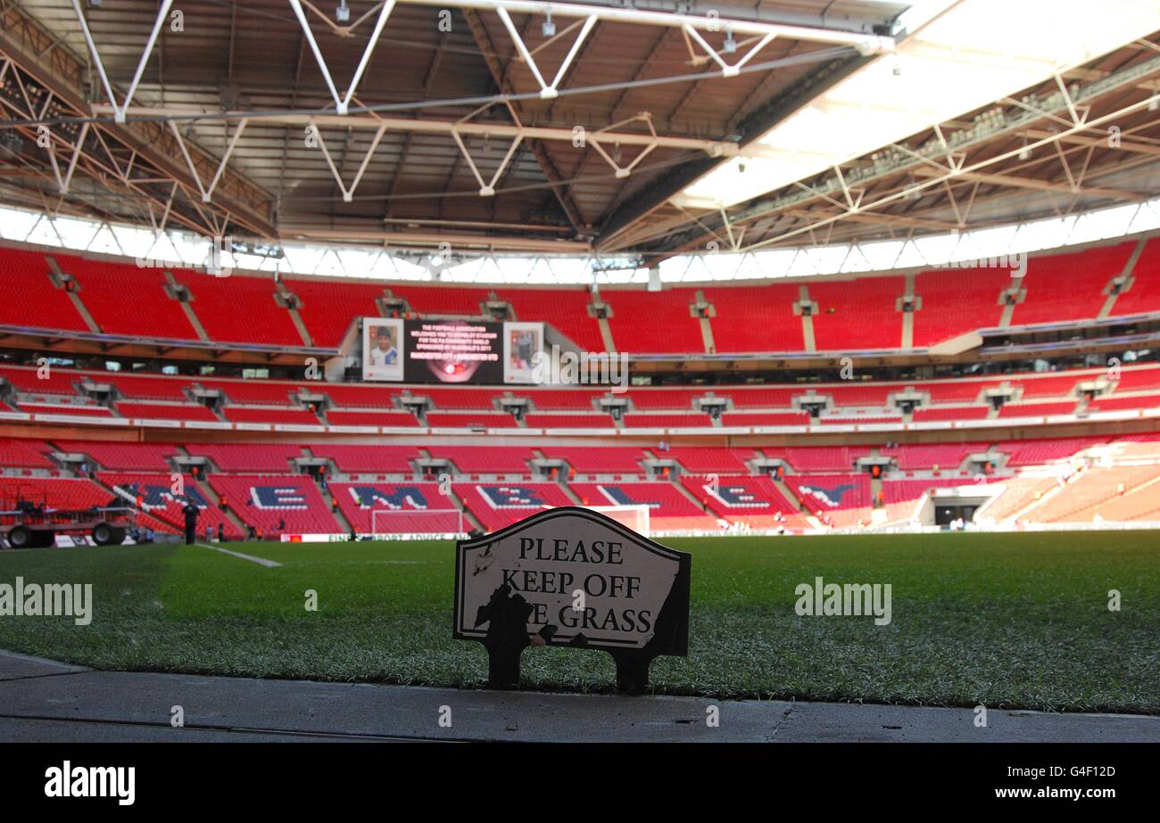 Soccer - FA Community Shield - Manchester City v Manchester United ...
