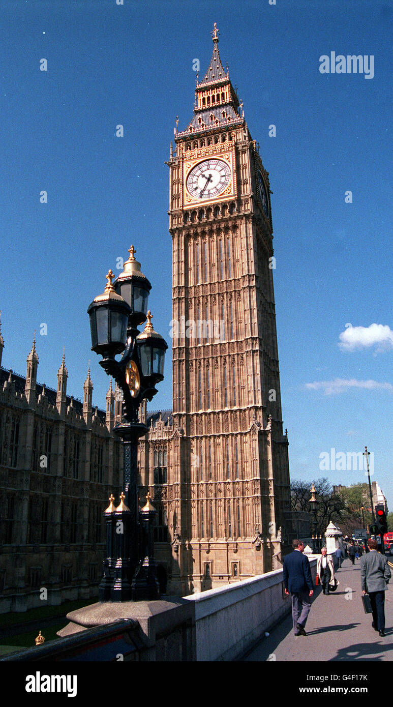 Londons famous big ben in the spring sunshine hi-res stock photography ...