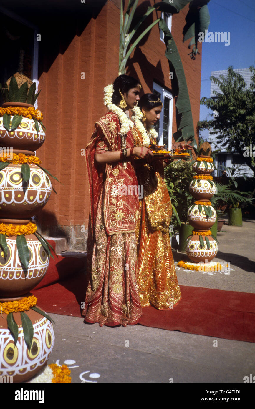 Royalty - Queen Tour of India - Raj Ghat, Delhi Stock Photo - Alamy