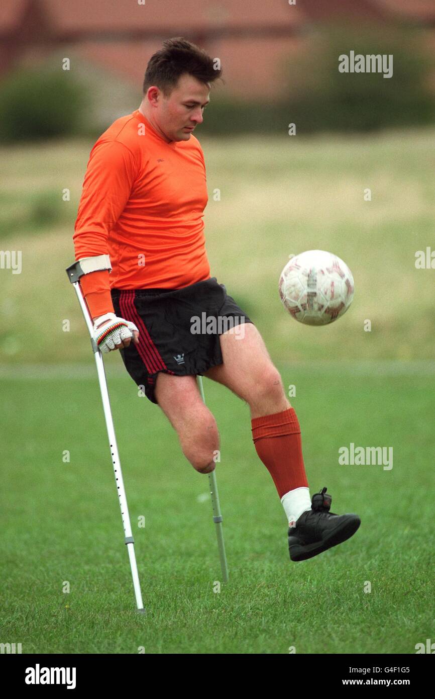 Soccer one legged team hi-res stock photography and images - Alamy