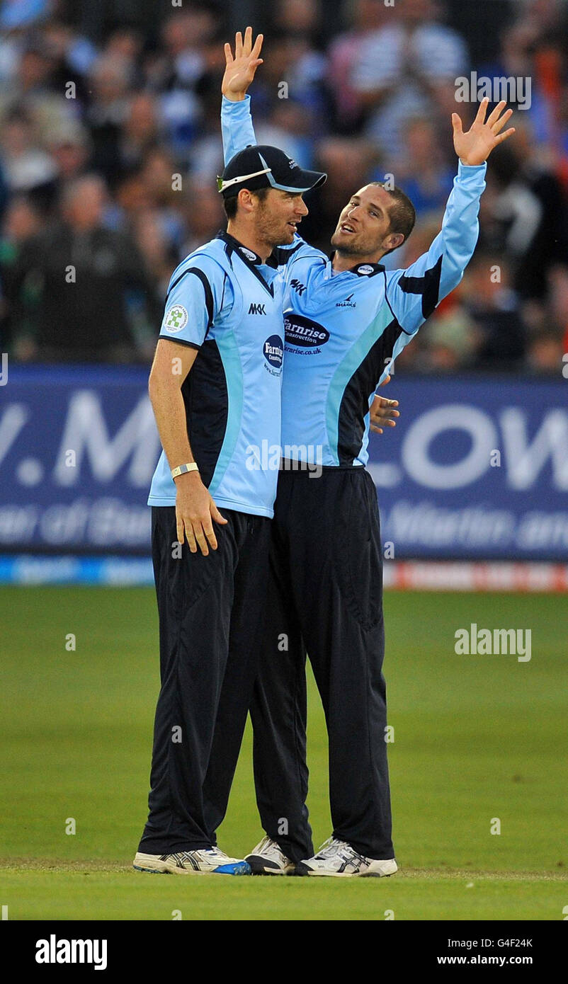 Sussex's Wayne Parnell (right) celebrates with Sussex's Chris Liddle ...