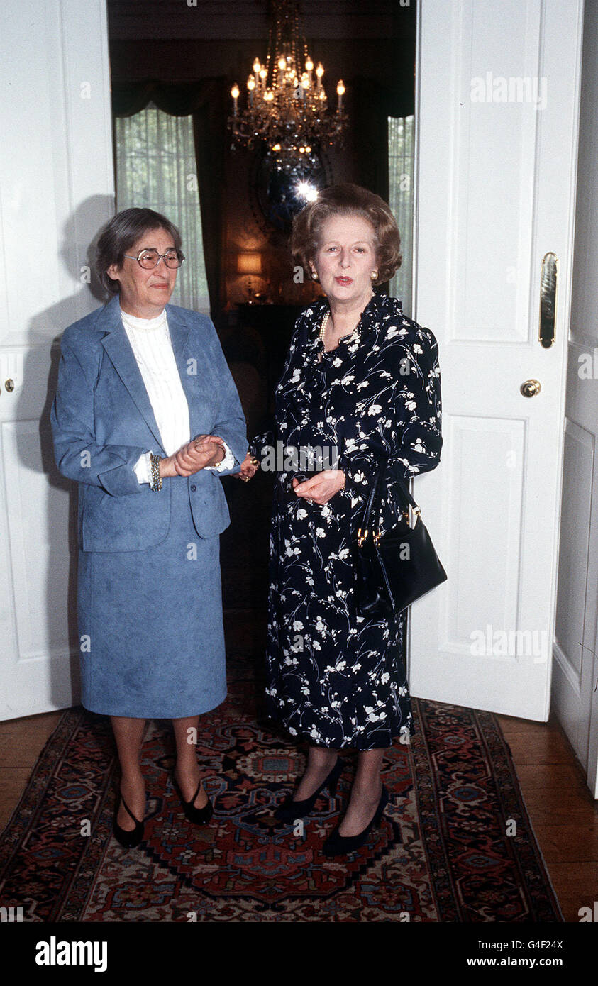 Pa news photo 30 5 86 margaret thatcher mrs yelena bonner hi-res stock ...