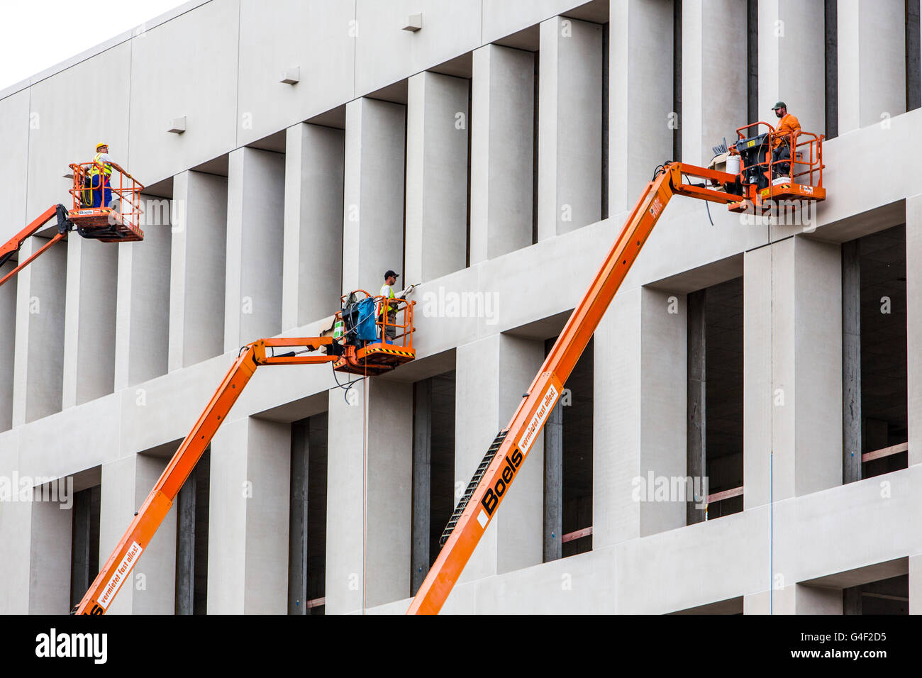 Aerial work platforms hi-res stock photography and images - Alamy