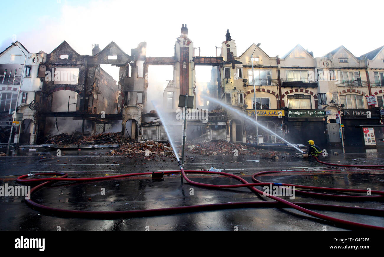Burnt out buildings hi-res stock photography and images - Alamy