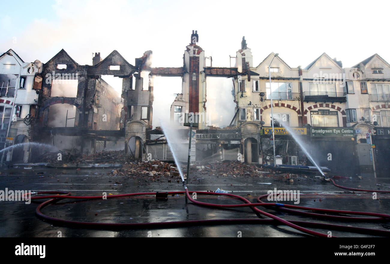 Burnt out buildings hi-res stock photography and images - Alamy