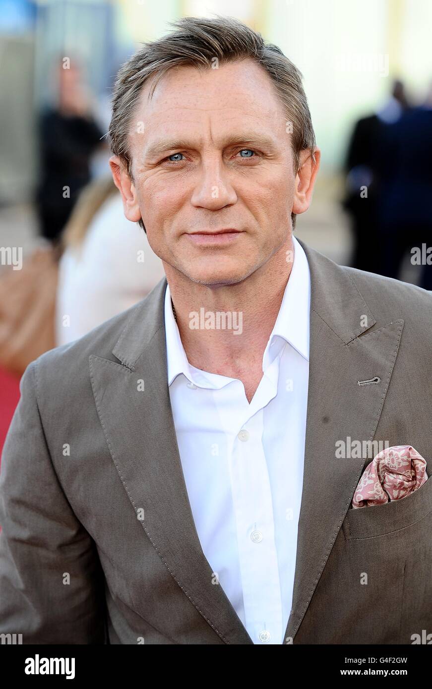Daniel Craig arriving at the UK Premiere of Cowboys and Aliens, at The ...