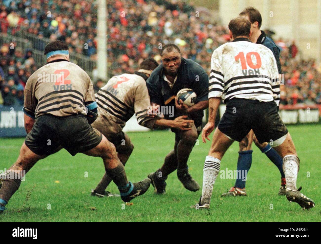 Bath's Victor Ubogu (centre) drives towards a wall of Sale players ...