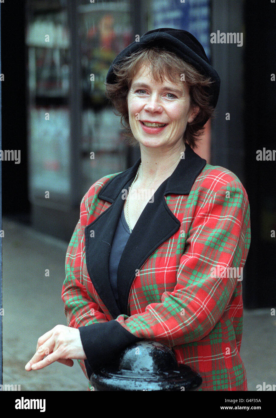 Dinnerladies celia imrie hi-res stock photography and images - Alamy
