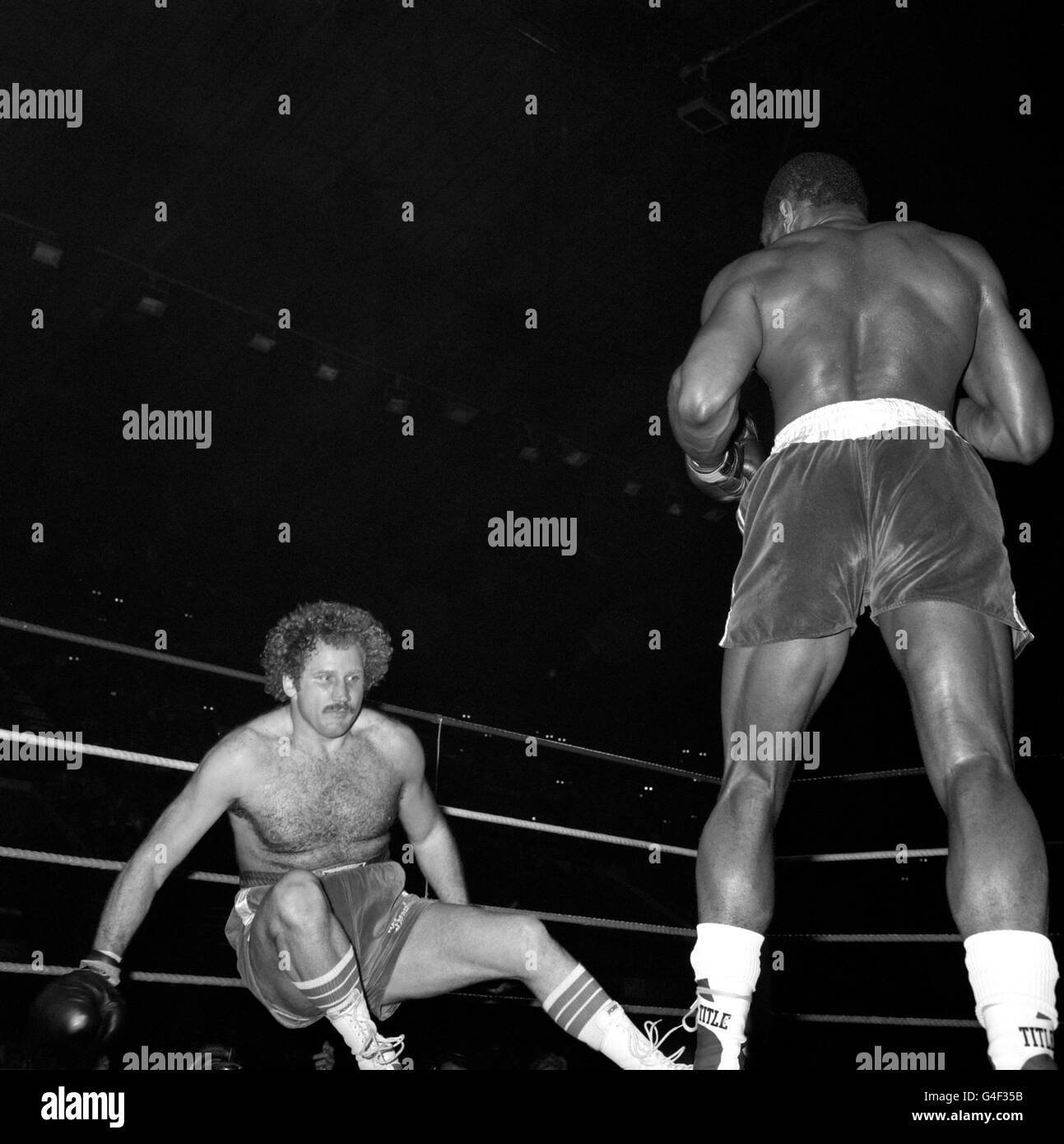 3rd round boxing Black and White Stock Photos & Images - Alamy