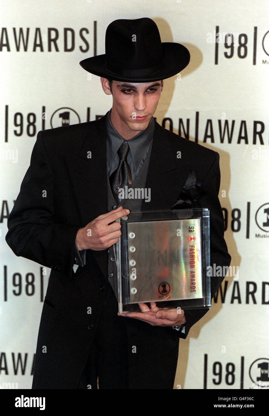 At the vh 1 fashion awards in new york hi-res stock photography and ...