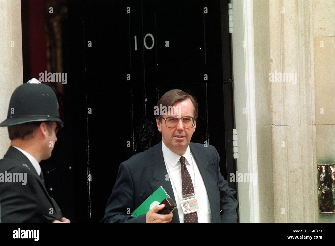 PA NEWS PHOTO 26/7/93 ITN'S POLITICAL EDITOR MICHAEL BRUNSON LEAVING 10 ...