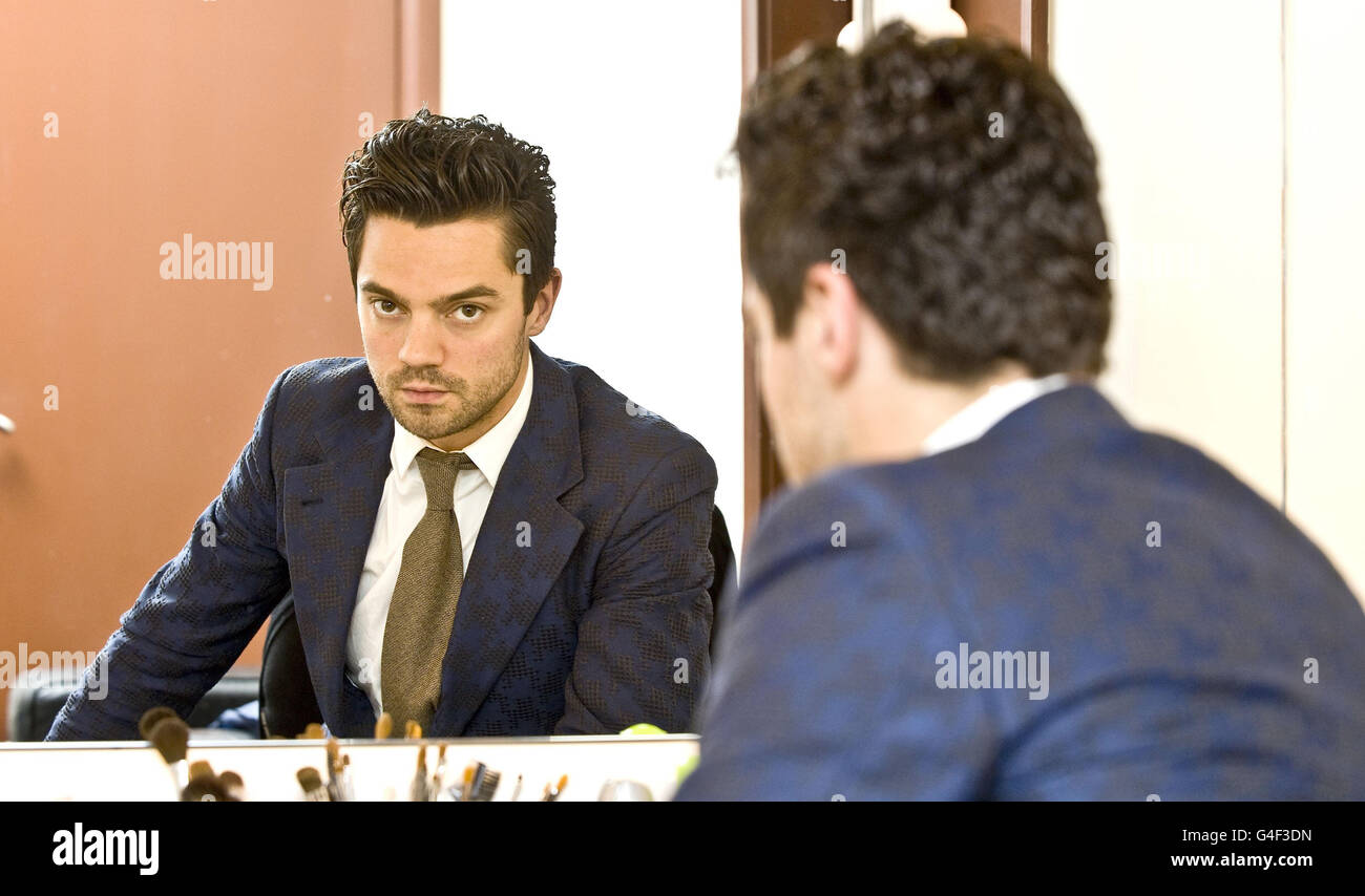 Big screen london eye hi-res stock photography and images - Alamy