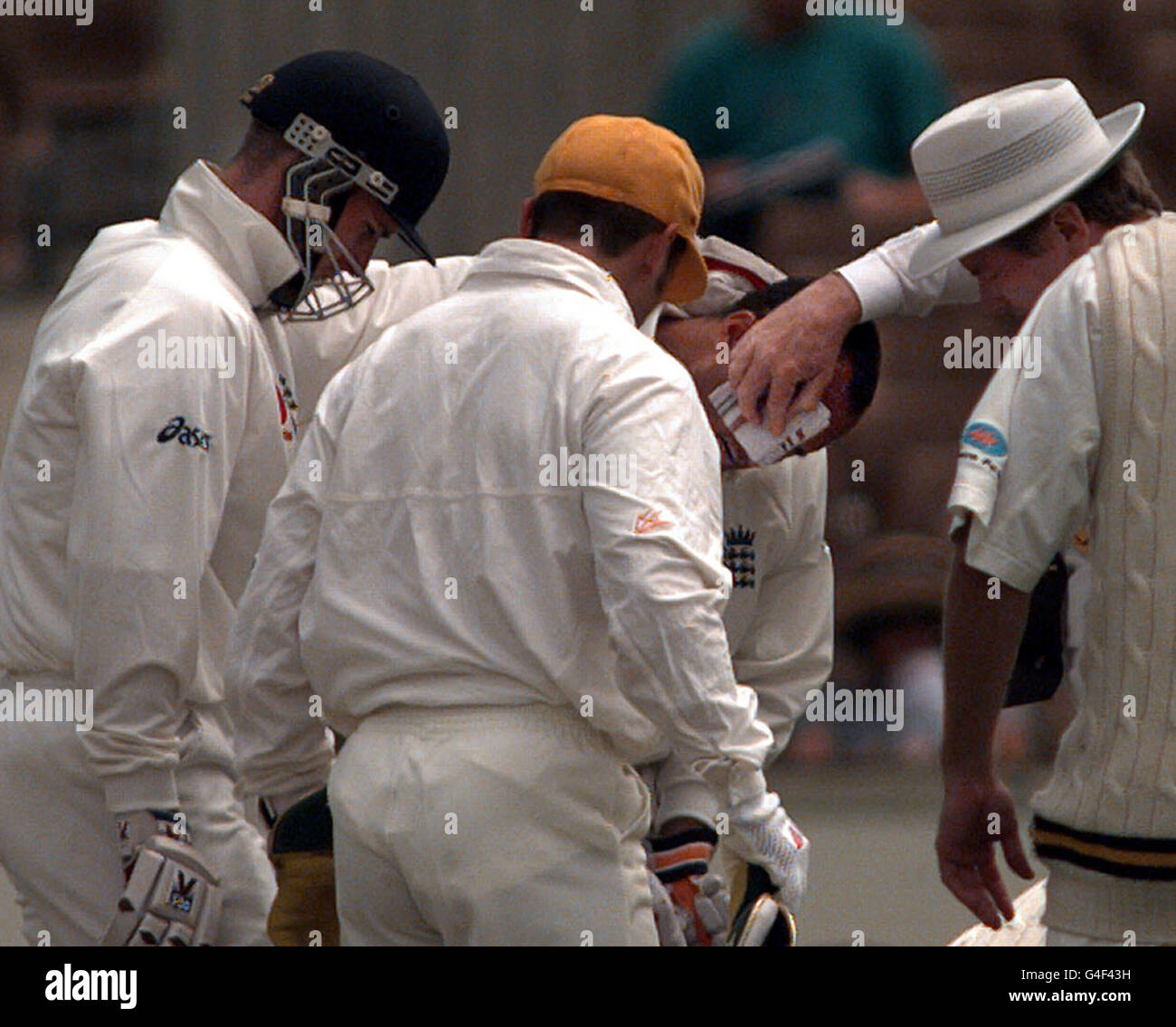 Cricket butcher crawley umpire hi-res stock photography and images - Alamy