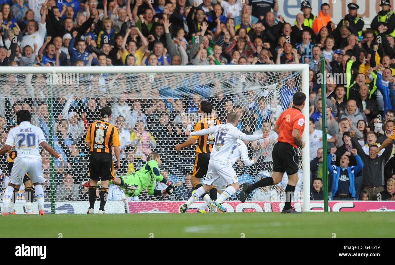 Leeds uniteds ross mccormack second right hi-res stock photography and ...