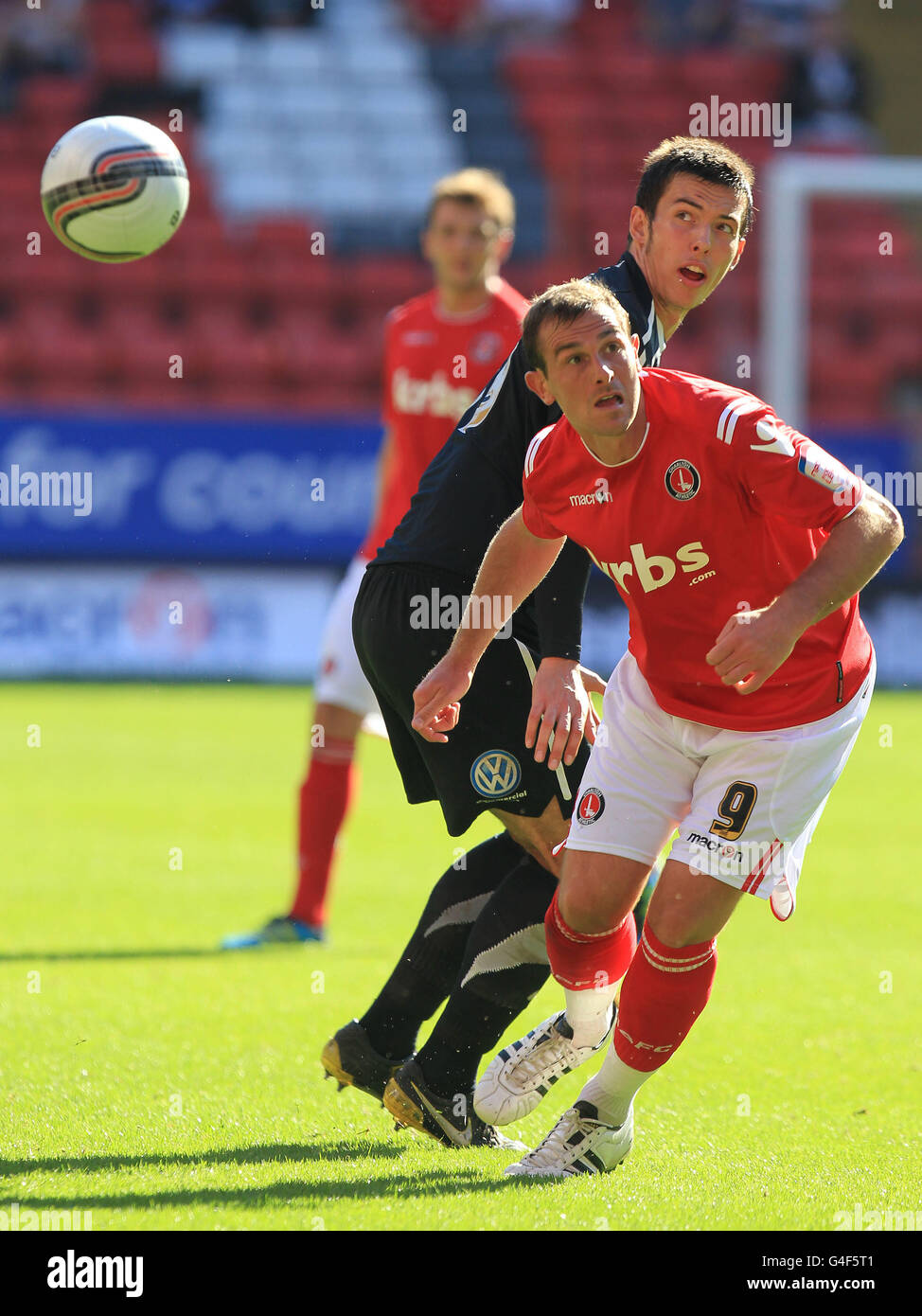 Charlton Athletic's Paul Hayes (right) and Scunthorpe United's Nial ...