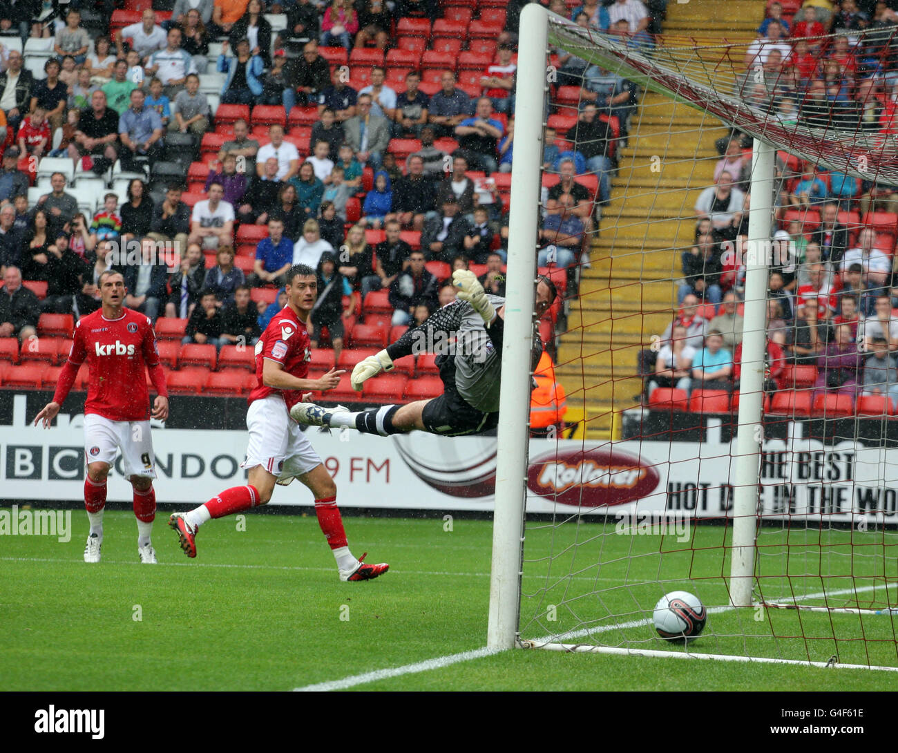 Scunthorpe united goalkeeper josh lillis hi-res stock photography and ...