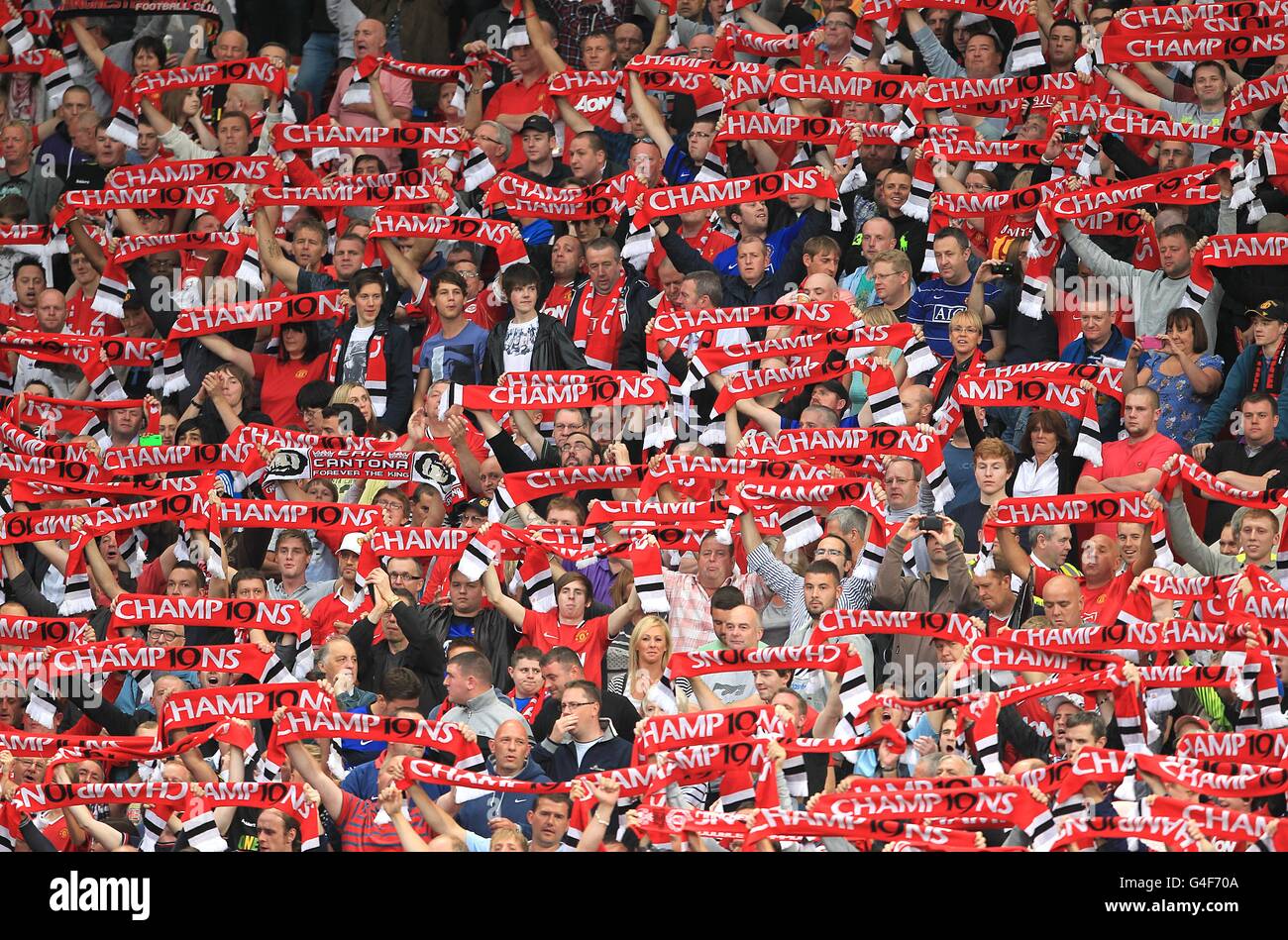 Tottenham hotspur fans stands hi-res stock photography and images - Alamy