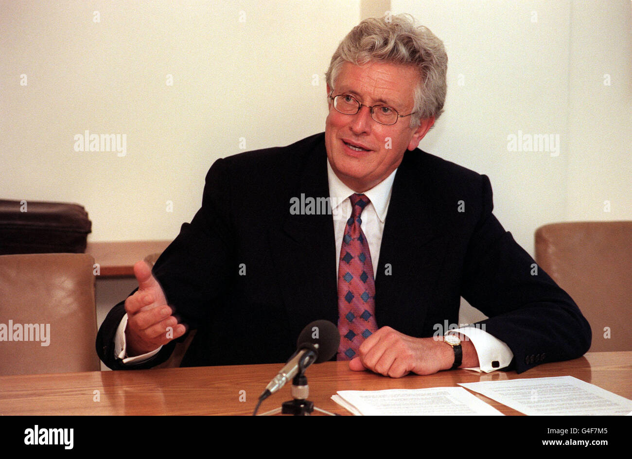 Sir colin southgate hi-res stock photography and images - Alamy