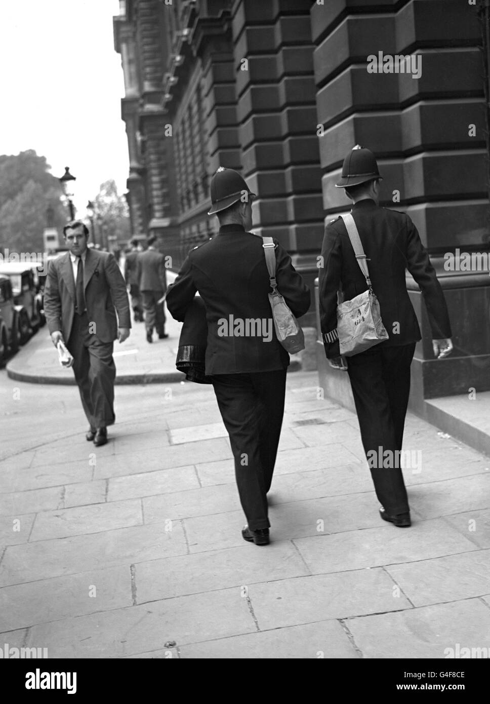 World War Two - Policemen Wearing Gas Masks - London Stock Photo - Alamy