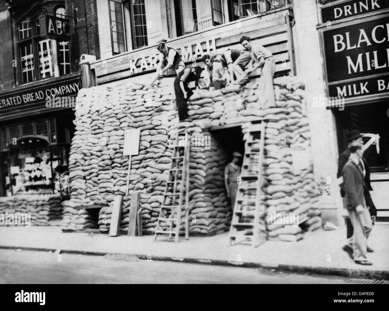 World War Two - British Empire - The Home Front - London - 1939 Stock ...