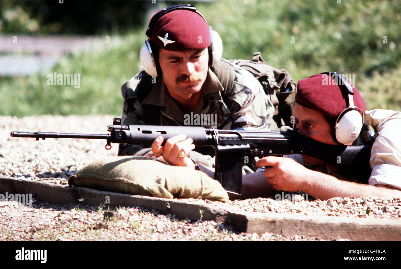 PRINCE CHARLES FIRING RIFLE ALDERSHOT Stock Photo - Alamy