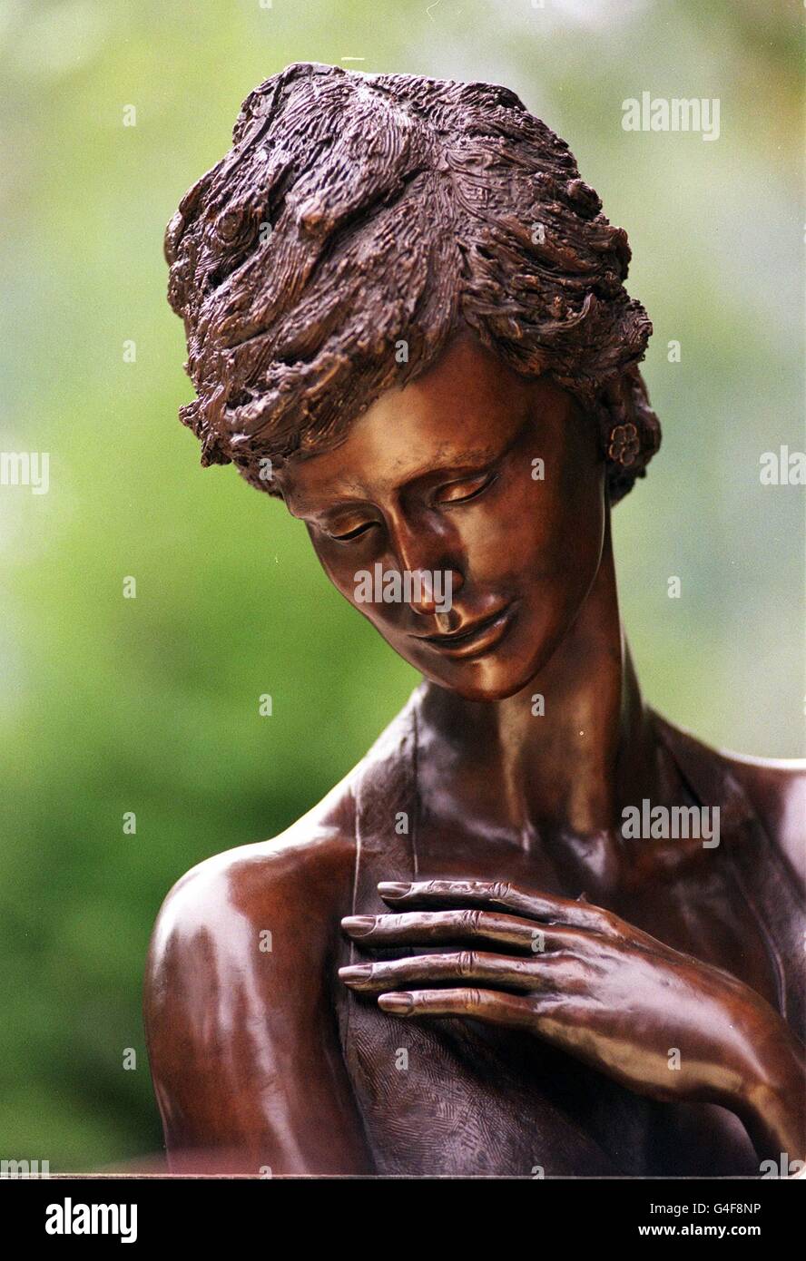 The bronze sculpture of Diana, Princess of Wales, unveiled by leading ...