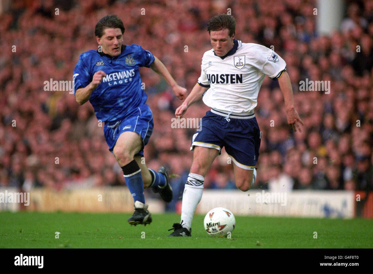 (l-r) Peter Beardsley, Newcastle United and Nick Barmby, Tottenham ...