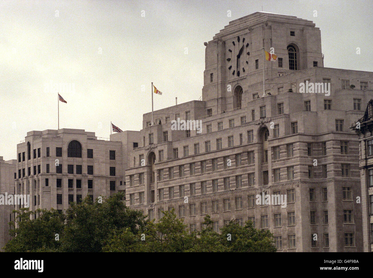 Shell mex the strand hi-res stock photography and images - Alamy