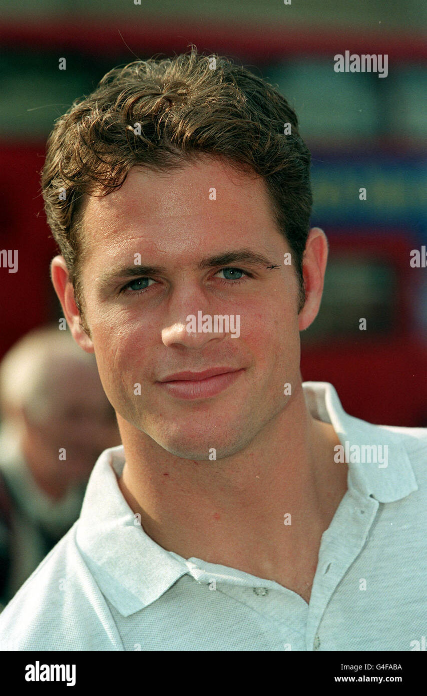 PA NEWS 24/9/98 ENGLAND RUGBY SCRUM-HALF KYRAN BRACKEN AT THE LAUNCH OF ...