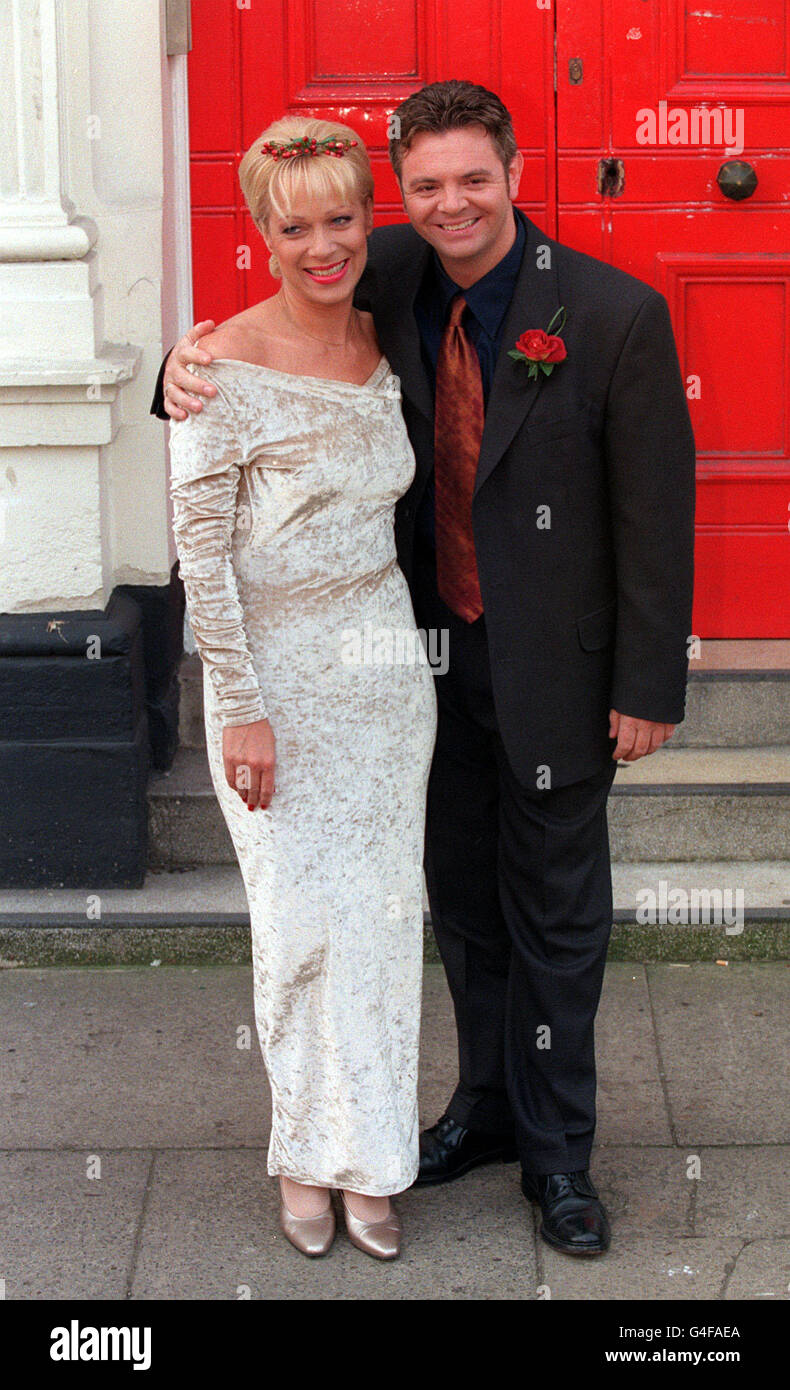 PA NEWS 25/9/98 CORONATION STREET STARS PHIL MIDDLEMISS, WHO PLAYS DES ...