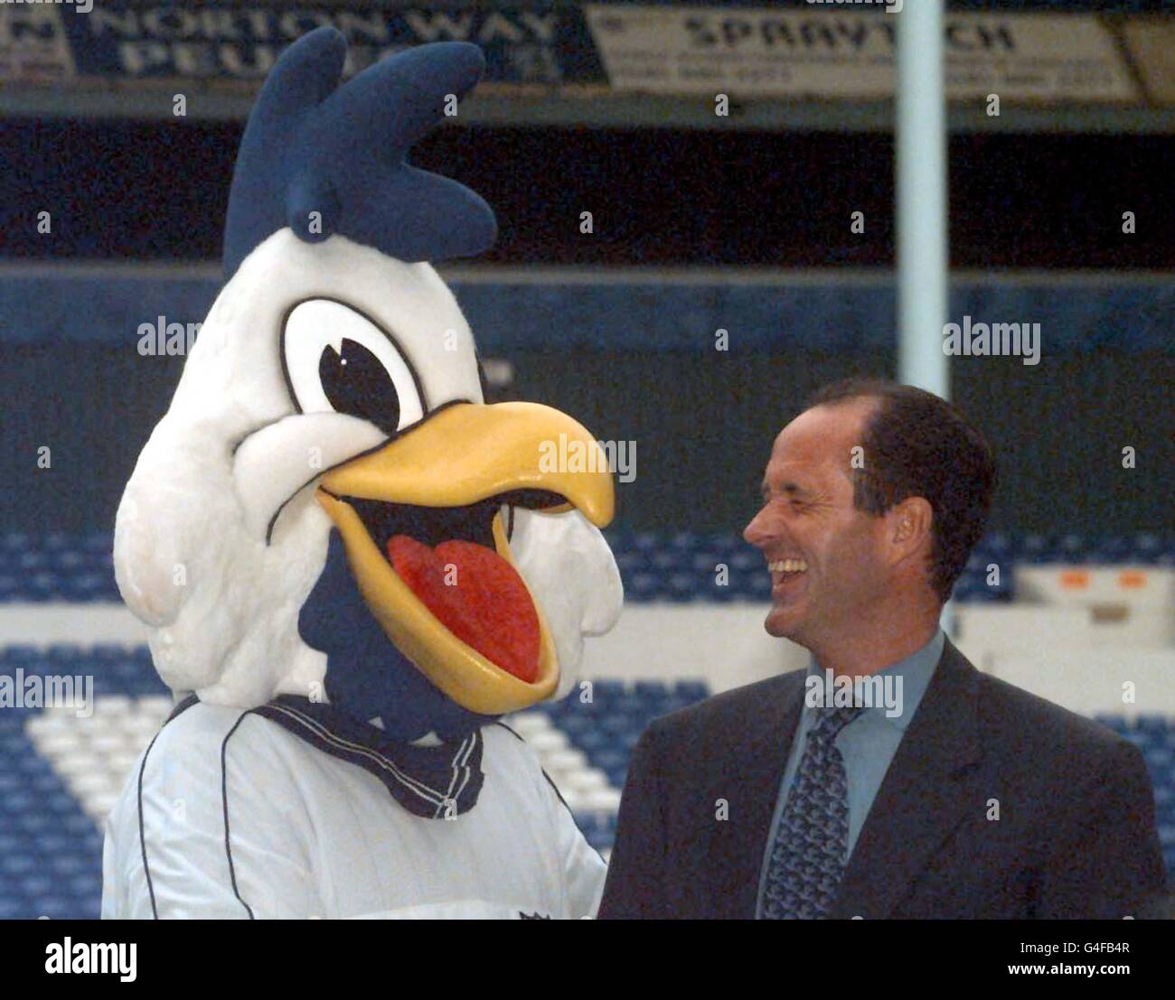 Former Leeds manager George Graham with Tottenham Hotspur's mascot ...