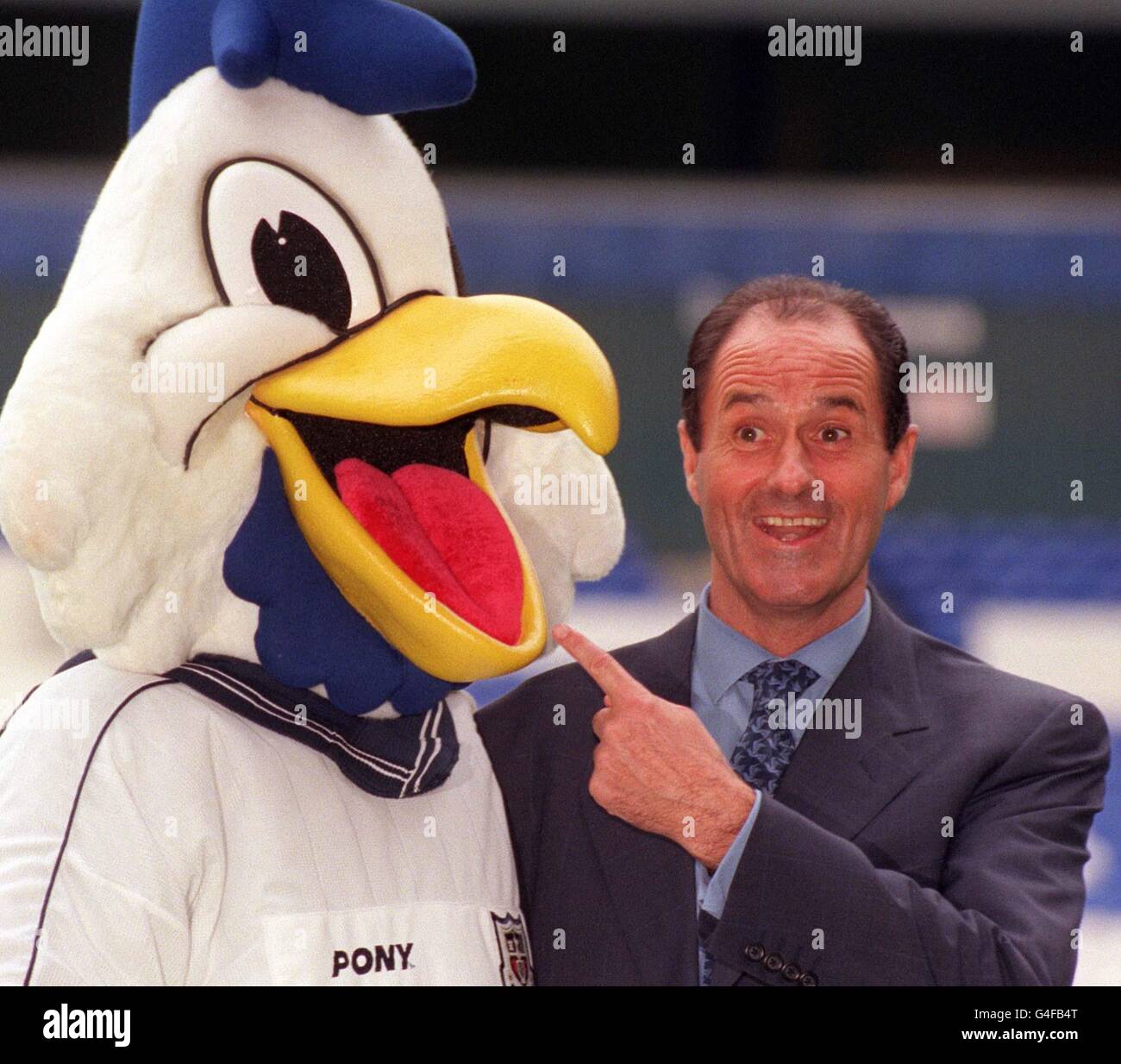 Former Leeds manager George Graham with Tottenham Hotspur's mascot ...