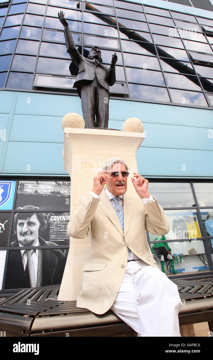 Soccer - Jimmy Hill Statue Unveiling - Ricoh Arena Stock Photo - Alamy