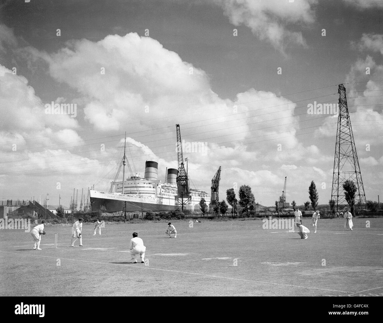 Rms queen elizabeth hi-res stock photography and images - Alamy