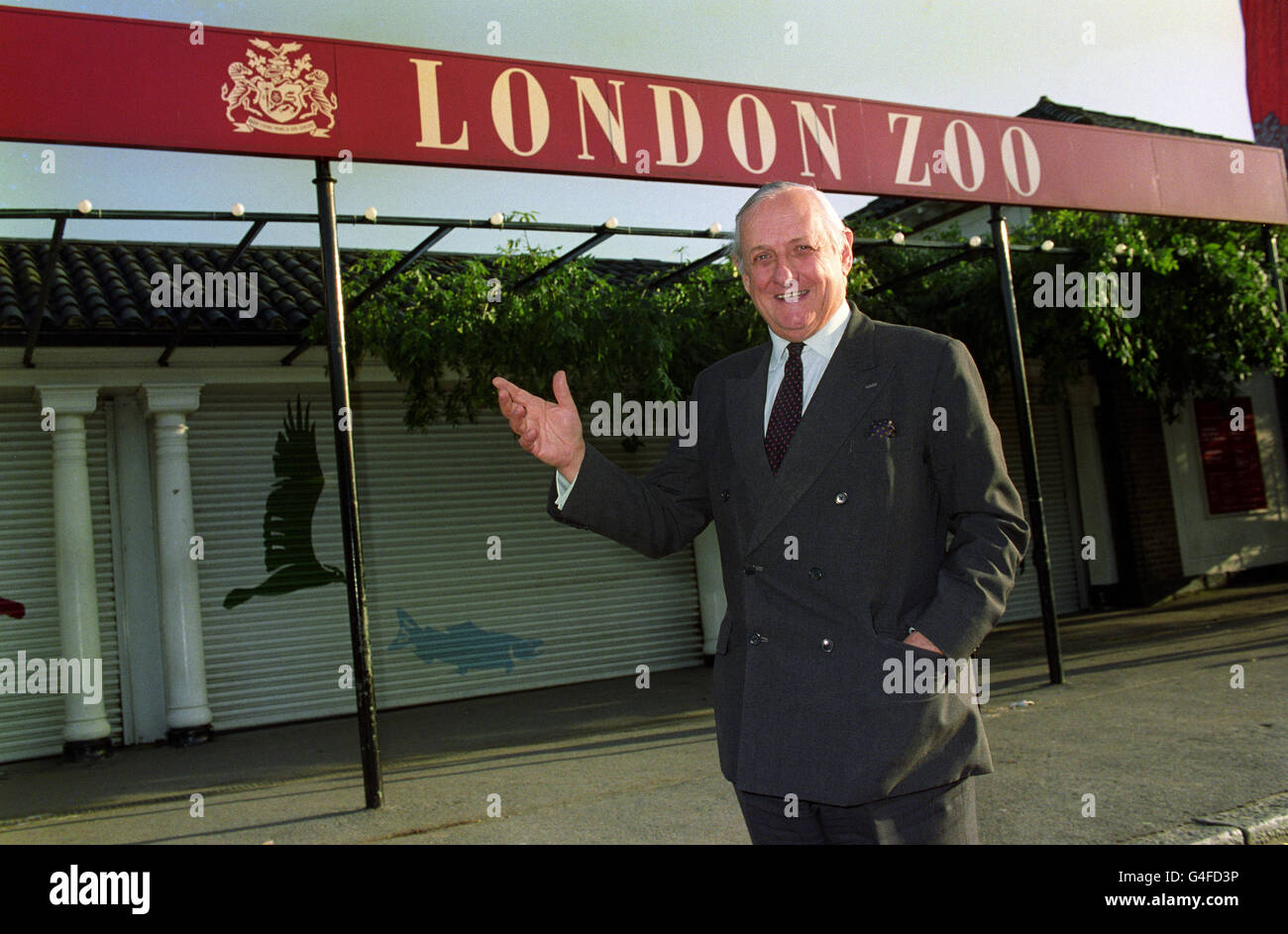 Sir John Chapple - London Zoo Stock Photo - Alamy