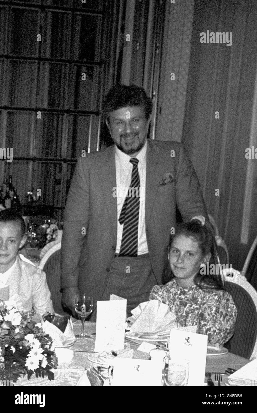 TV cook Michael Barry joins winners of the 1989 British Gas/Country ...