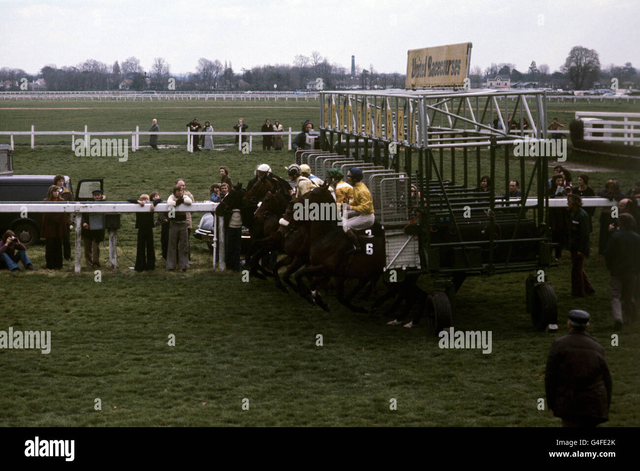 Start kempton park racecourse hi-res stock photography and images - Alamy