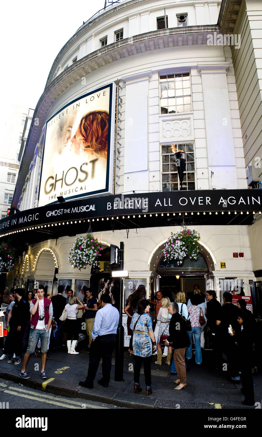 The piccadilly theatre in london currently showing ghost musical hi-res ...