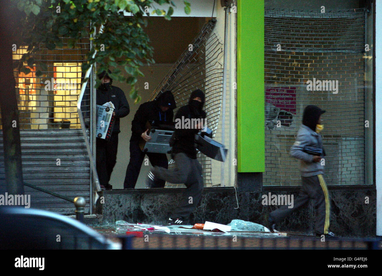 Looters looting hi-res stock photography and images - Alamy