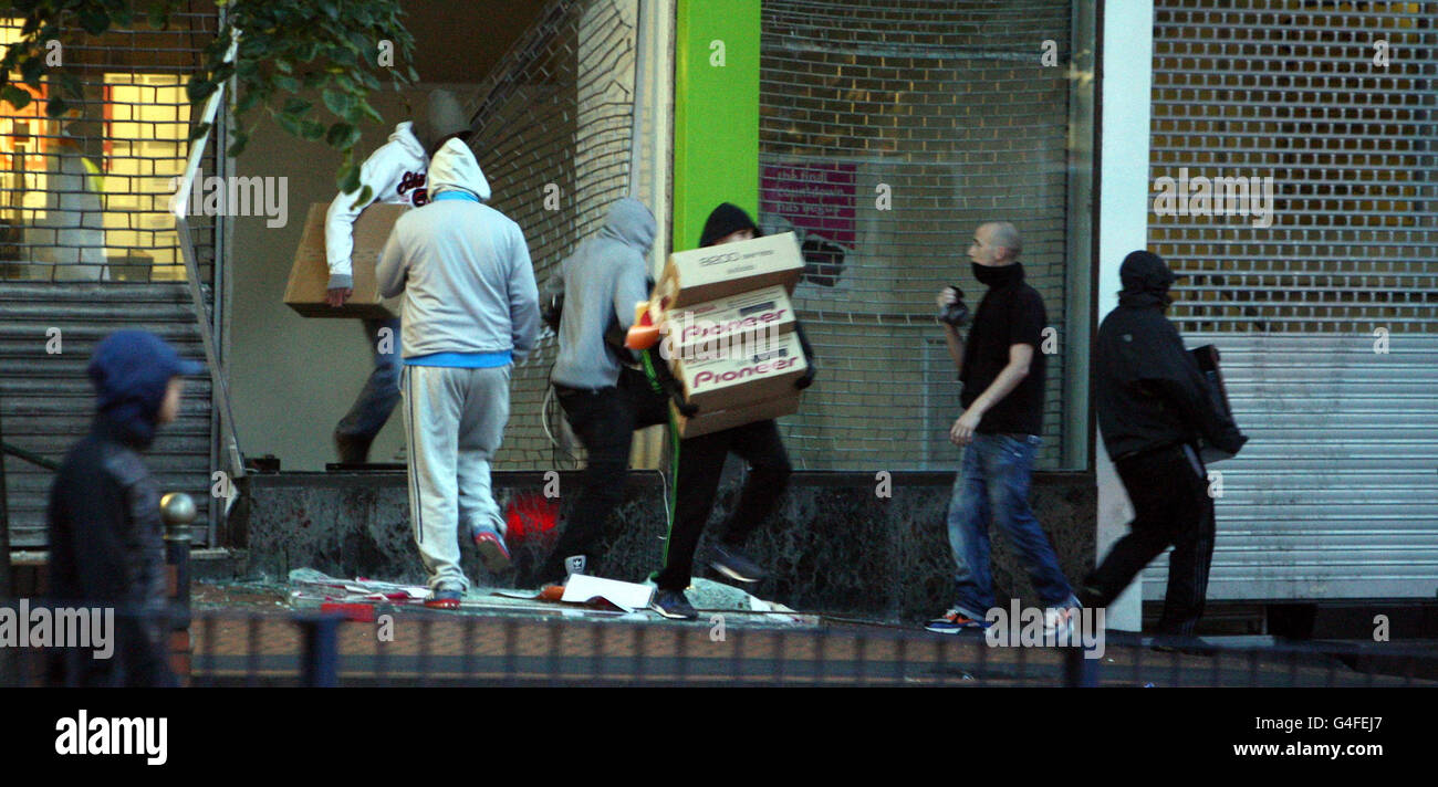 Looters looting hi-res stock photography and images - Alamy