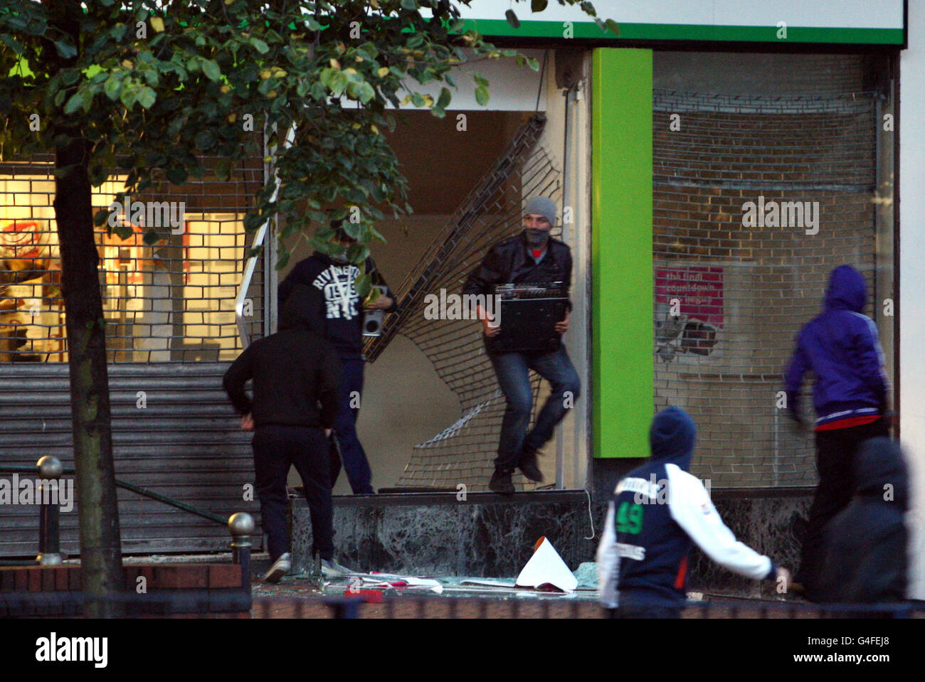 Looters looting hi-res stock photography and images - Alamy