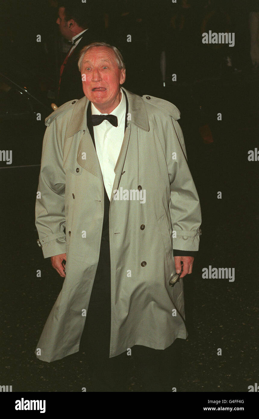 Stephen lewis actor buses hi-res stock photography and images - Alamy
