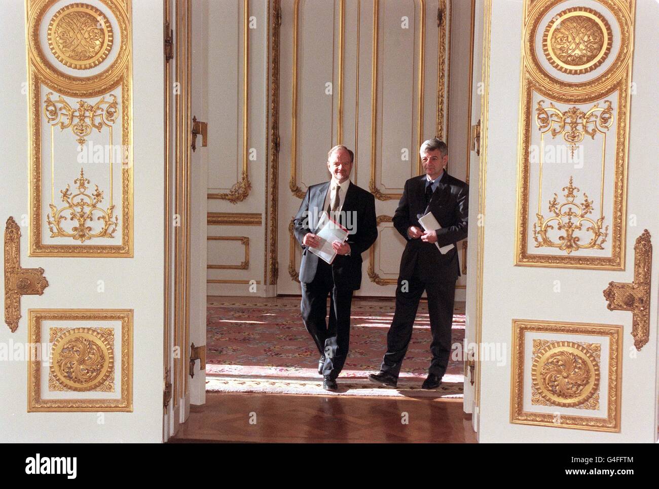 Foreign secretary robin cook and the new german foreign minister hi-res ...