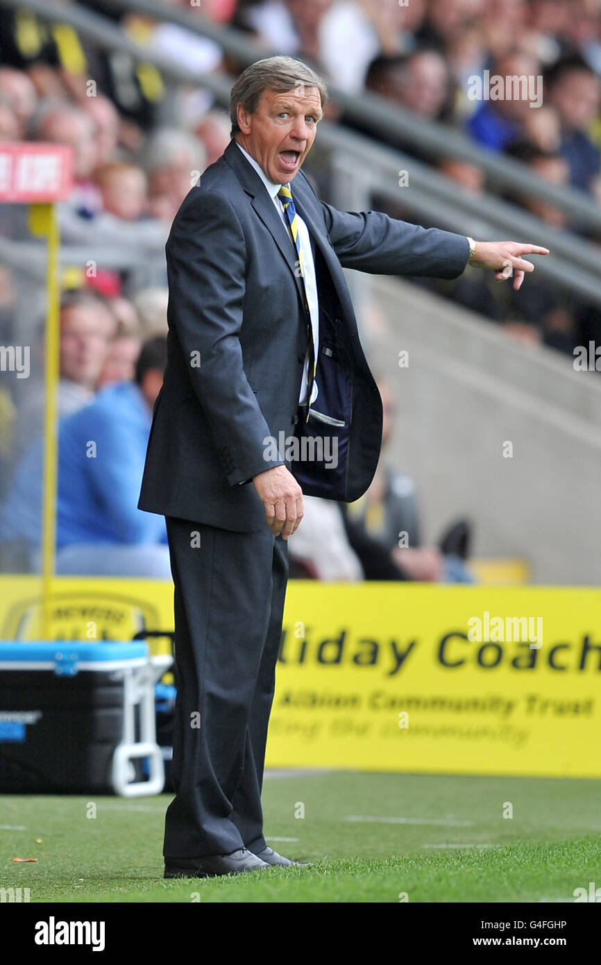 Shrewsbury town manager graham turner hi-res stock photography and ...