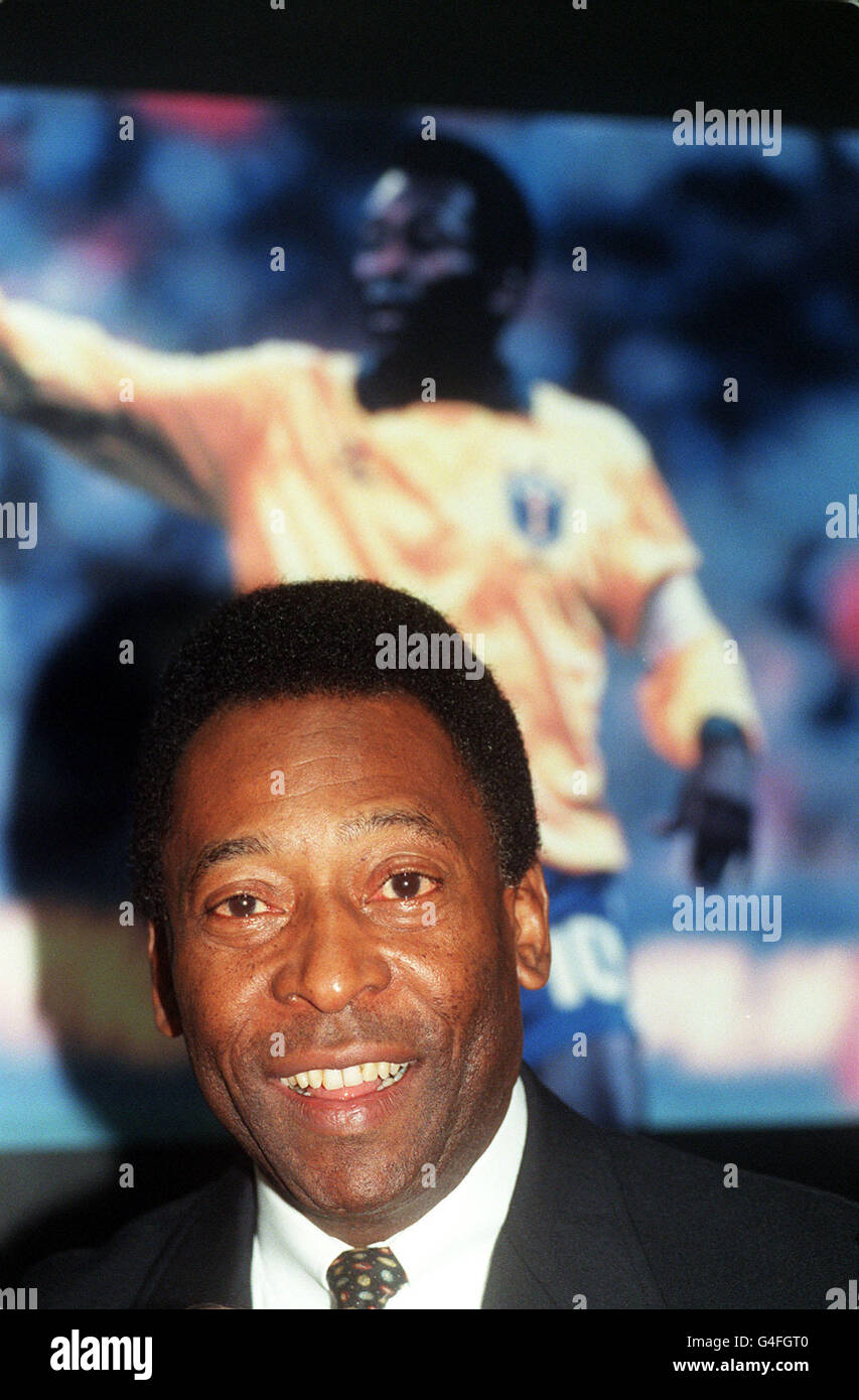 Pele 1970 world cup hi-res stock photography and images - Alamy