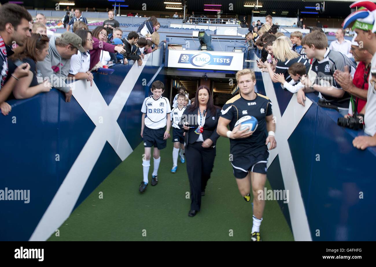 Mascots prepare emc test murrayfield hi-res stock photography and ...